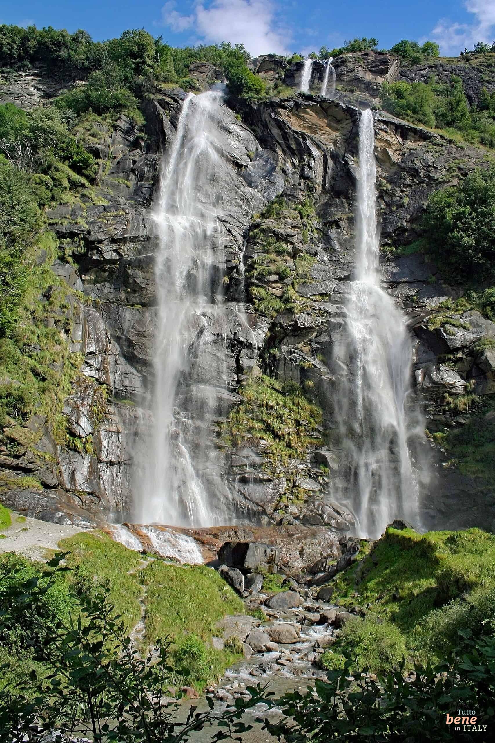 Acquafraggia • Hiking to the Acquafraggia waterfalls at Chiavenna