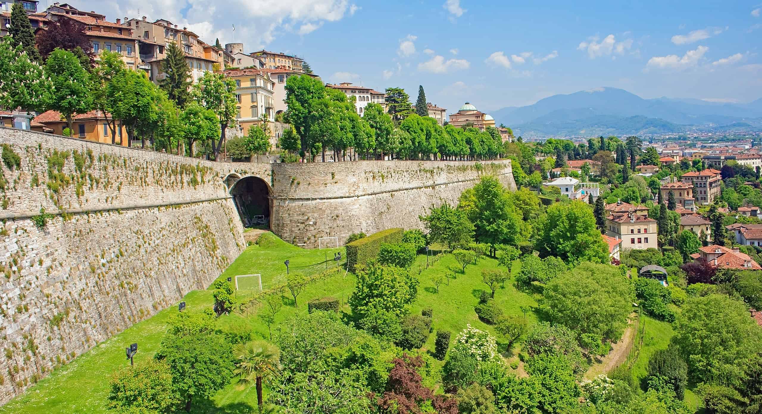 Bergamo Altstadt umgeben von der Venezianischen Stadtmauer Bergamo • m24o