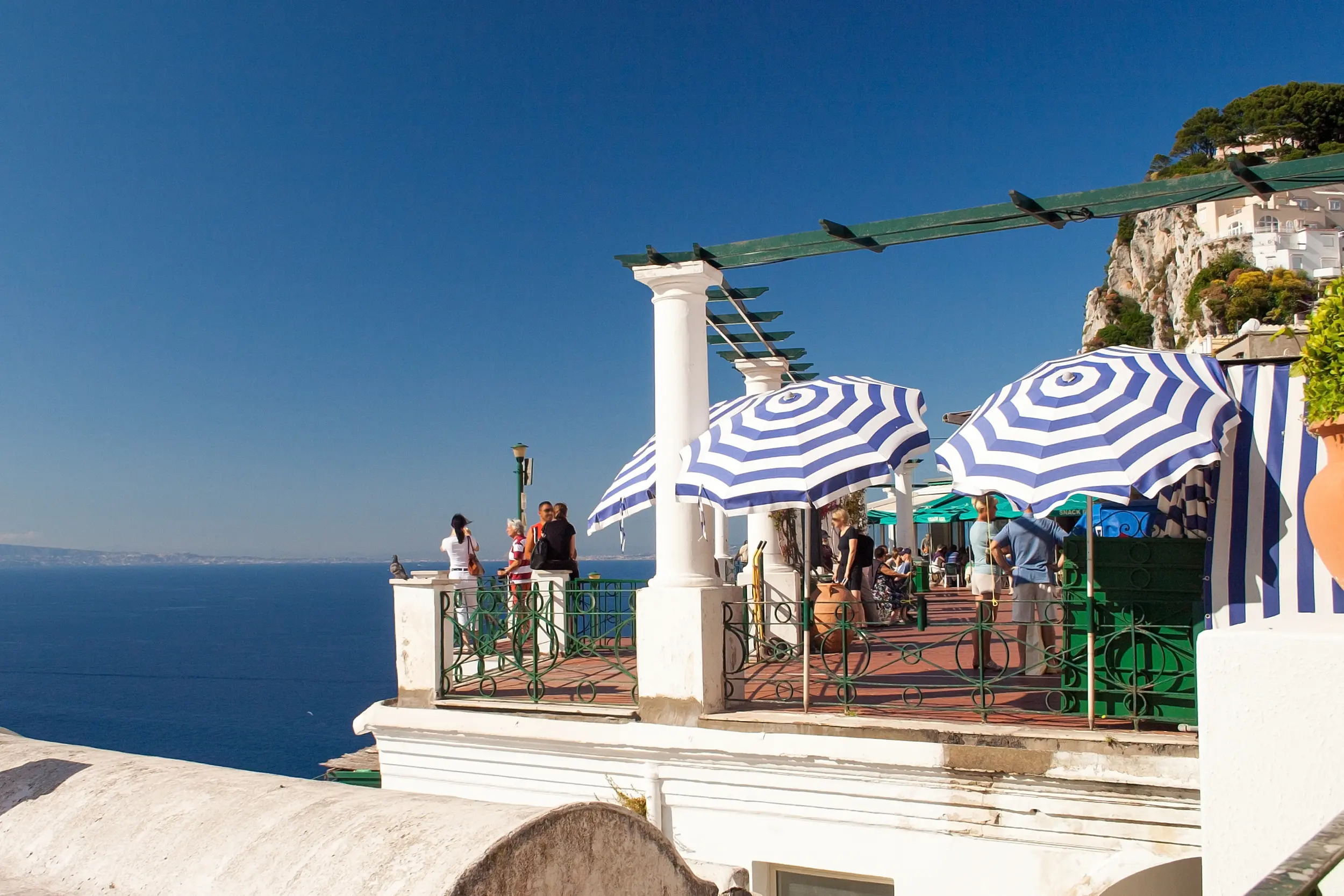 Capri: Discover this beautiful island with the Blue Grotto • m24o